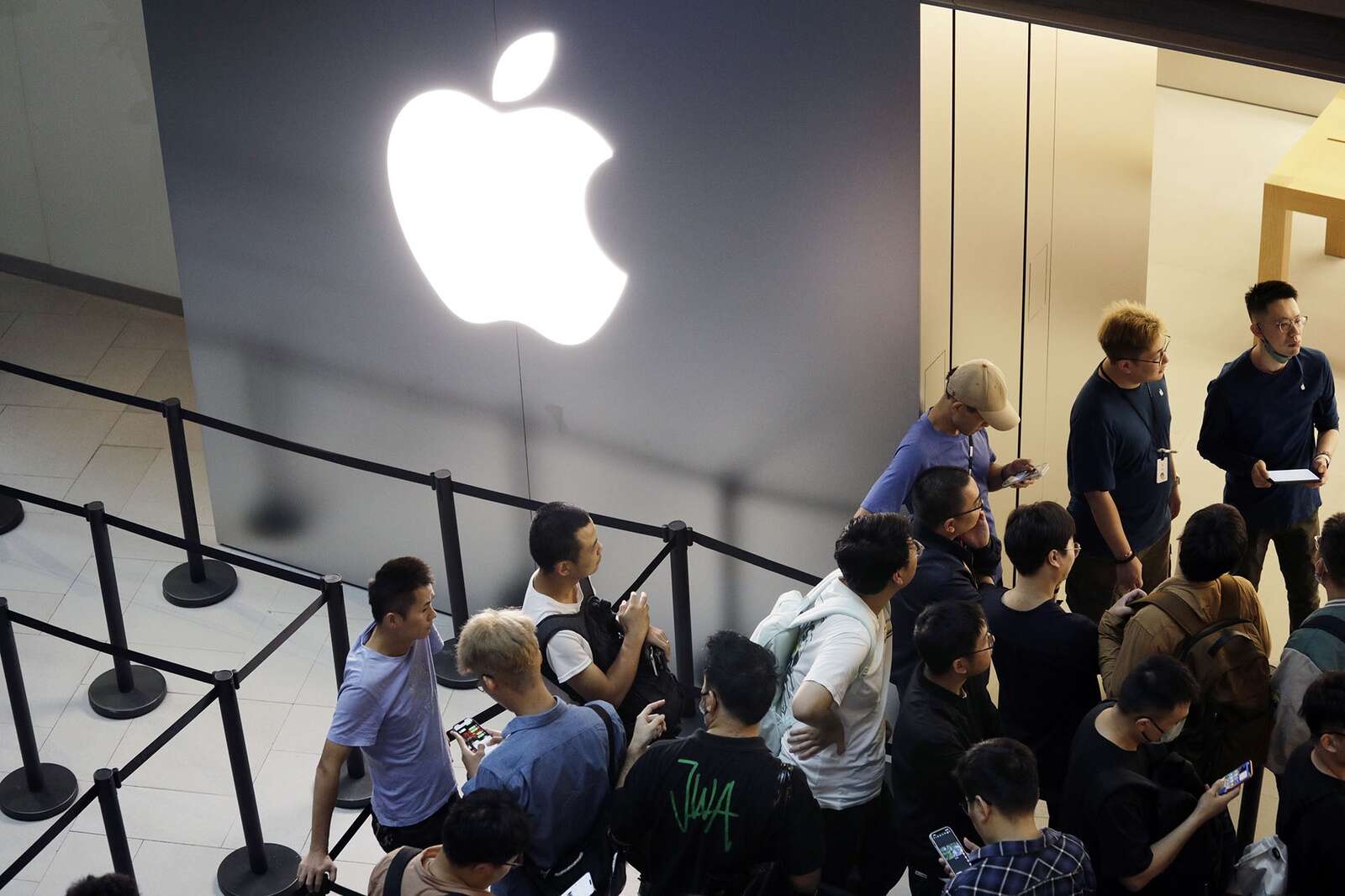 Apple returns to revenue growth on the back of new iPad sales ...